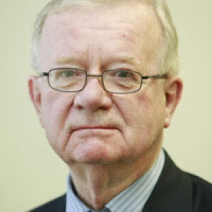 Sir John Chilcot defends Iraq Inquiry timetable as families protest ...